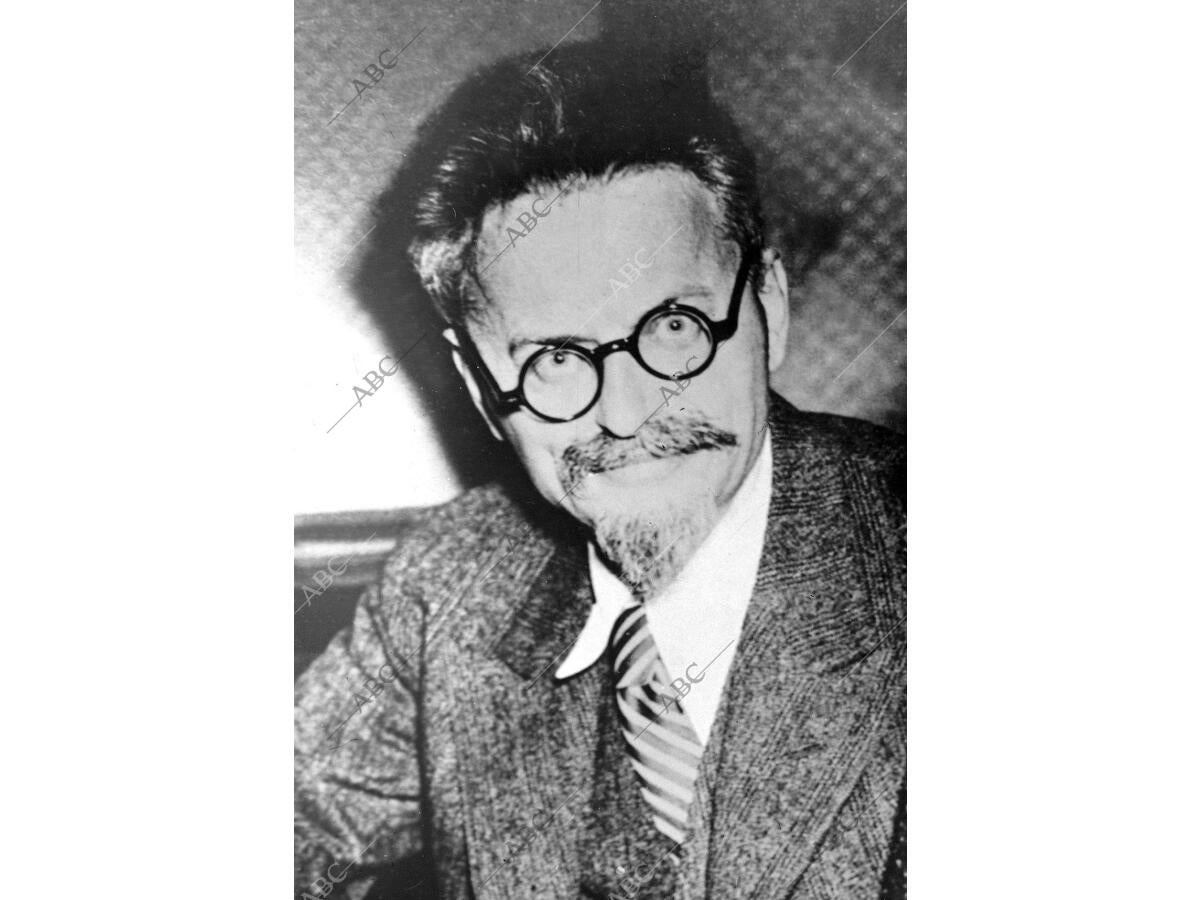 Leon Davidovich Trotsky hacia 1930 - Archivo ABC
