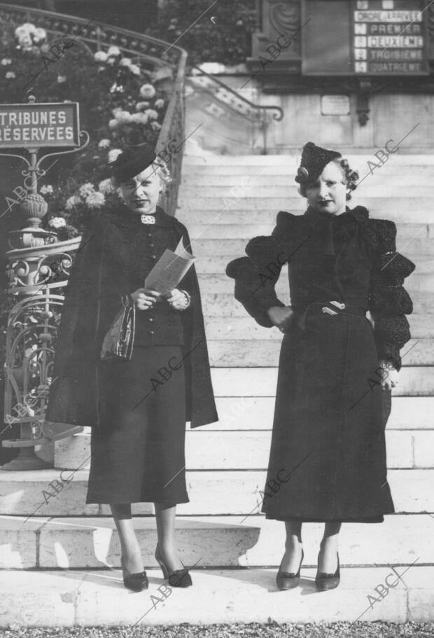 La moda en el hipódromo de Longchamp . En la Imagen, Abrigos de 1935 ...