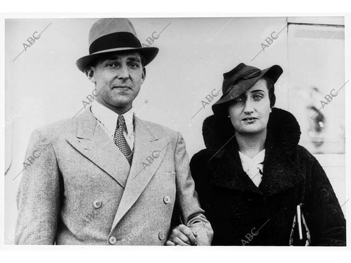 Bajo estas líneas, doña María de las Mercedes y su esposo en Nueva York ...