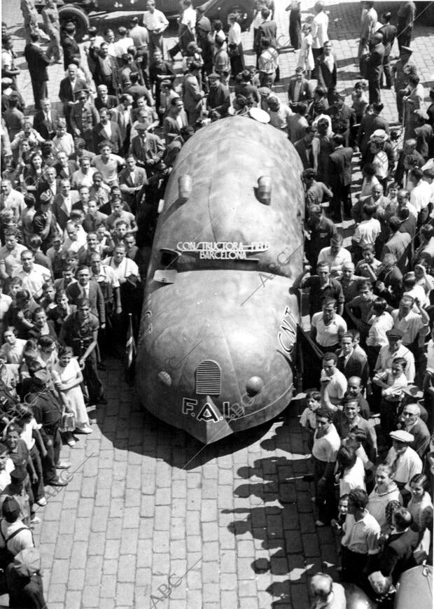 El tanque blindado por los Operarios de la Constructora Field, al ...