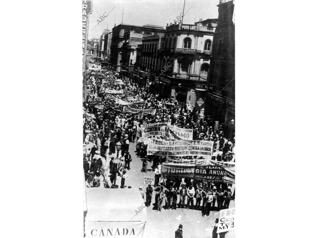 Manifestación Proletaria que Recorrió las Calles de ciudad de México el ...