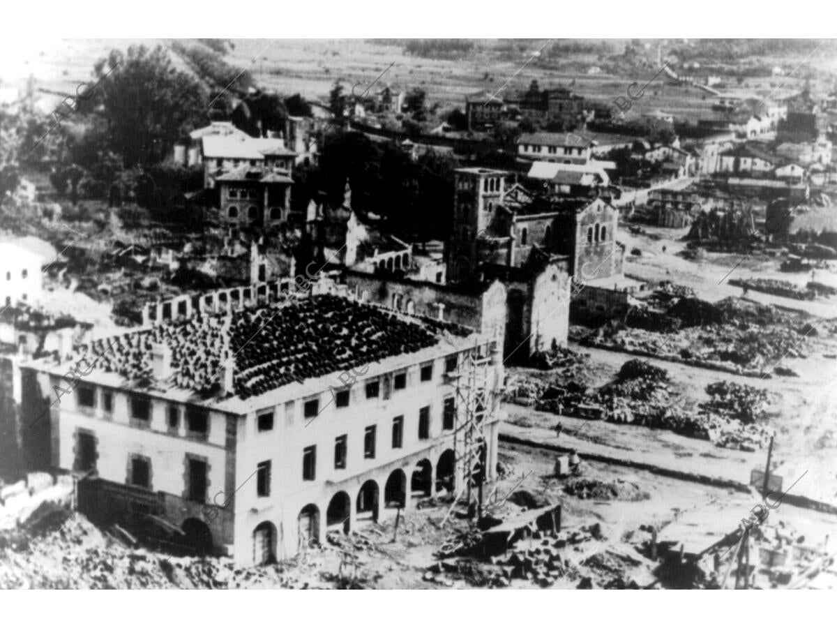 Vista de Guernica Devastada tras la Guerra civil - Archivo ABC