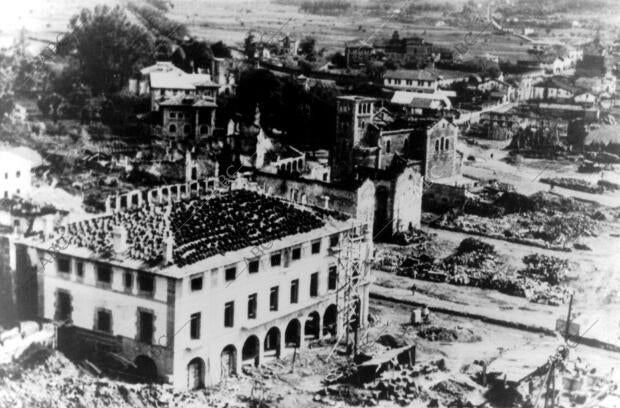 Vista de Guernica Devastada tras la Guerra civil - Archivo ABC