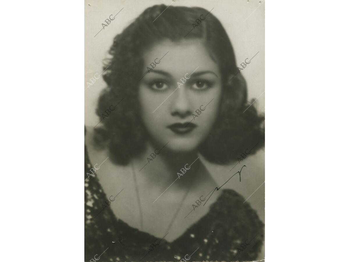 Amparo Rivelles a los 15 años - Archivo ABC