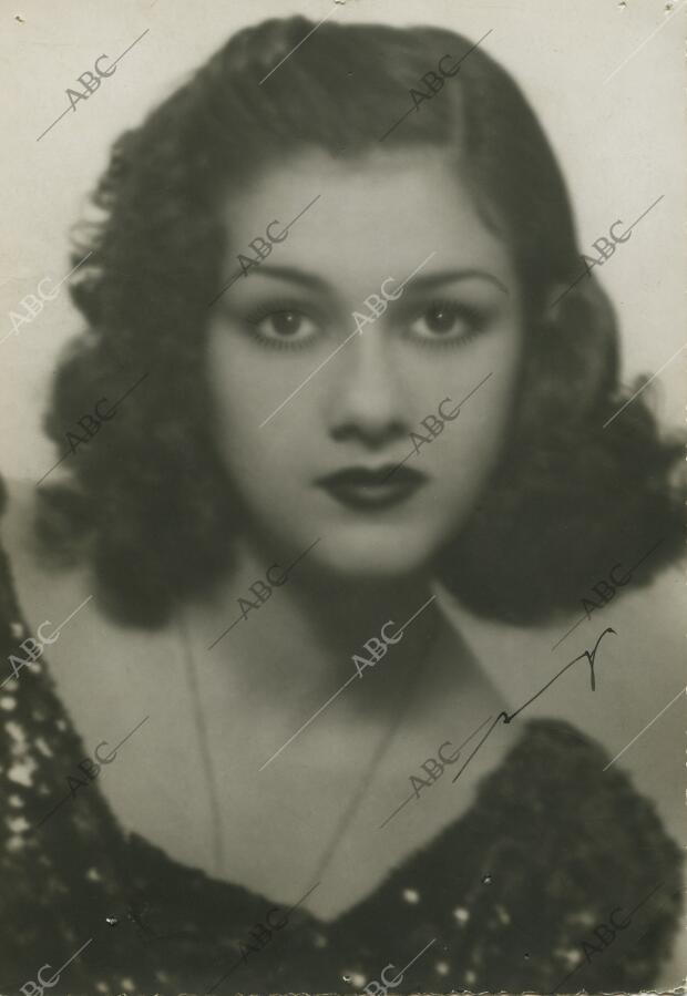 Amparo Rivelles a los 15 años - Archivo ABC