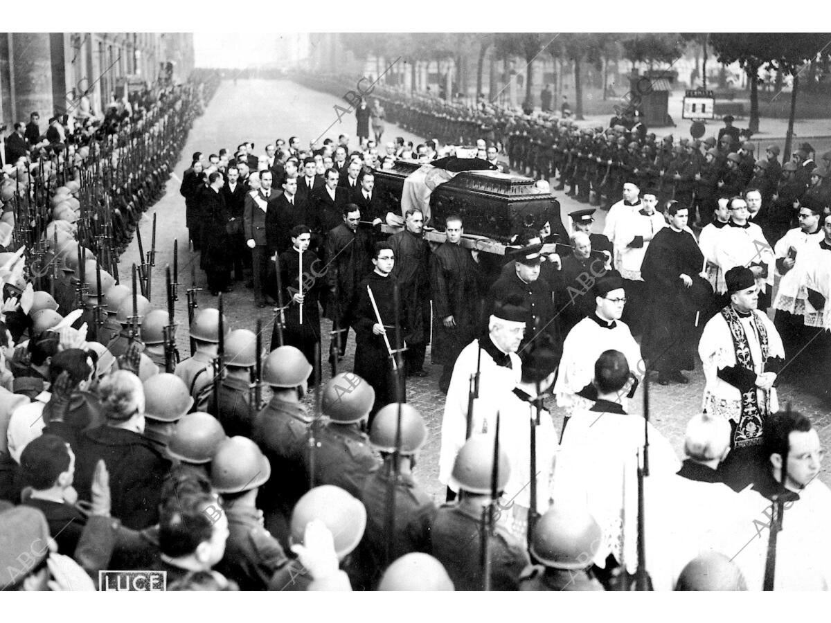 Desde aquí Serían Trasladados A la de Montserrat para su Inhumación ...