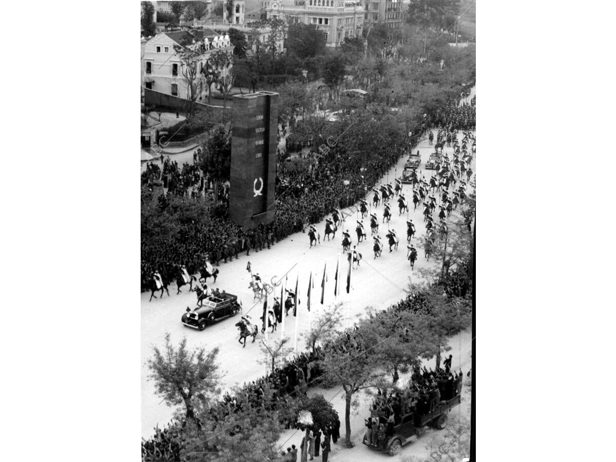 Franco, A su paso por la avenida del Generalísimo (paseo de la ...