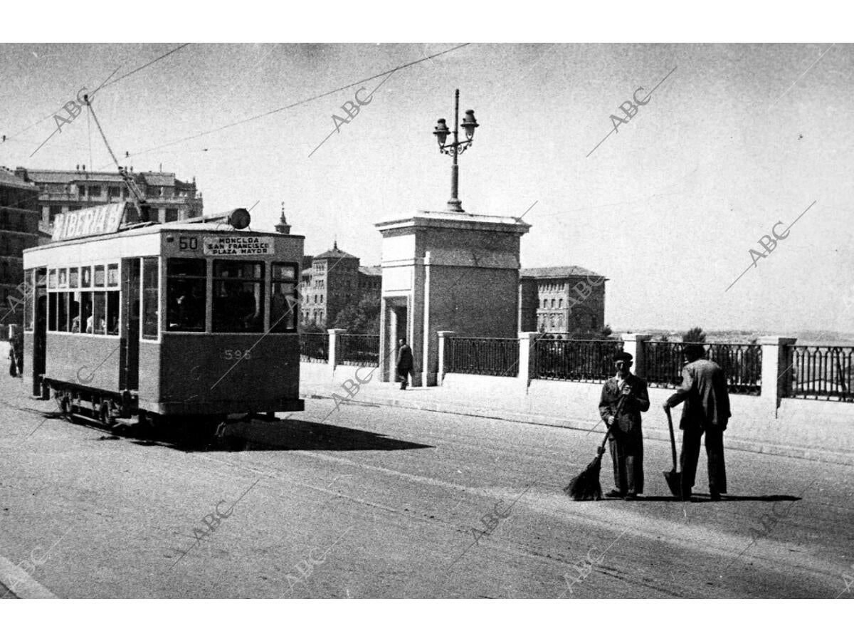Es la línea 50 con itinerario Moncloa - san Francisco - plaza mayor ...