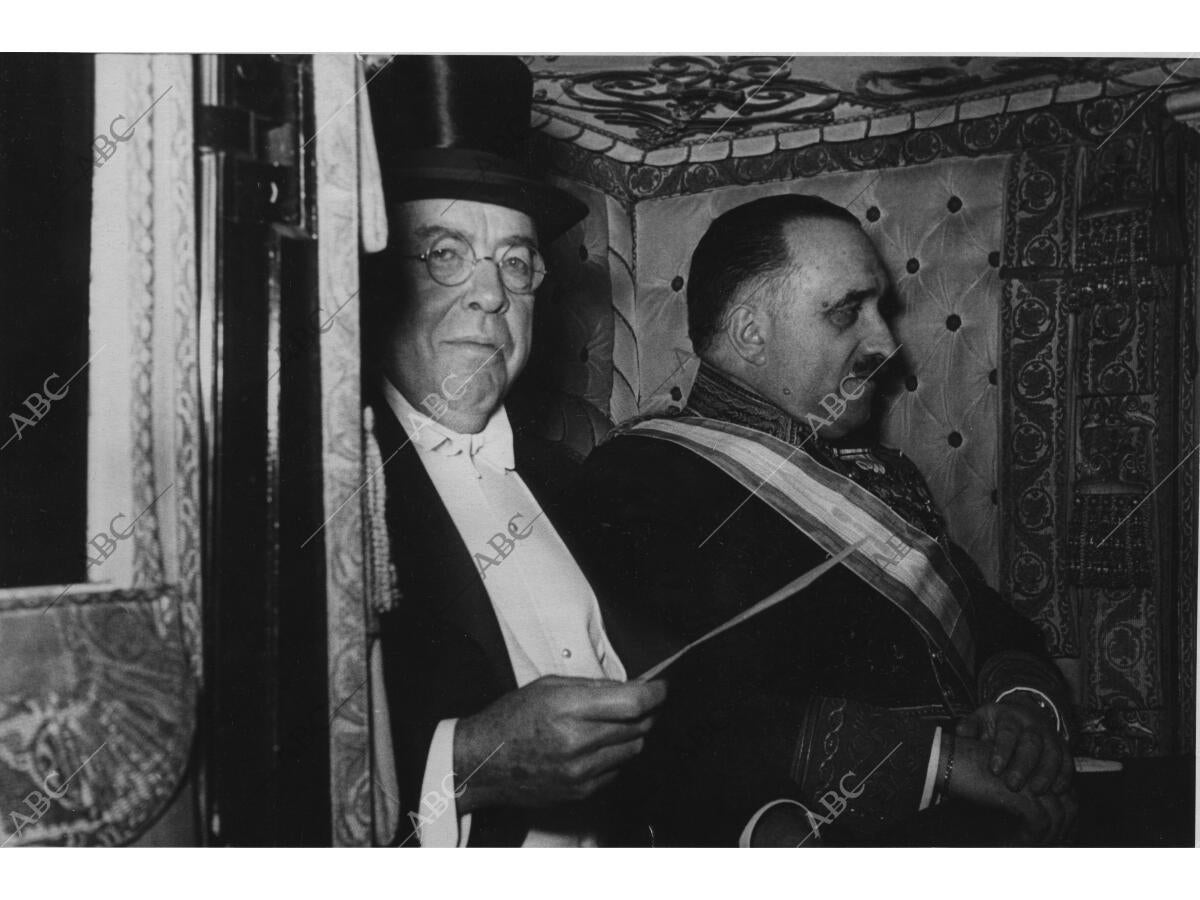 Presentación de credenciales: en la imagen, Mr. Griffis, en la berlina ...