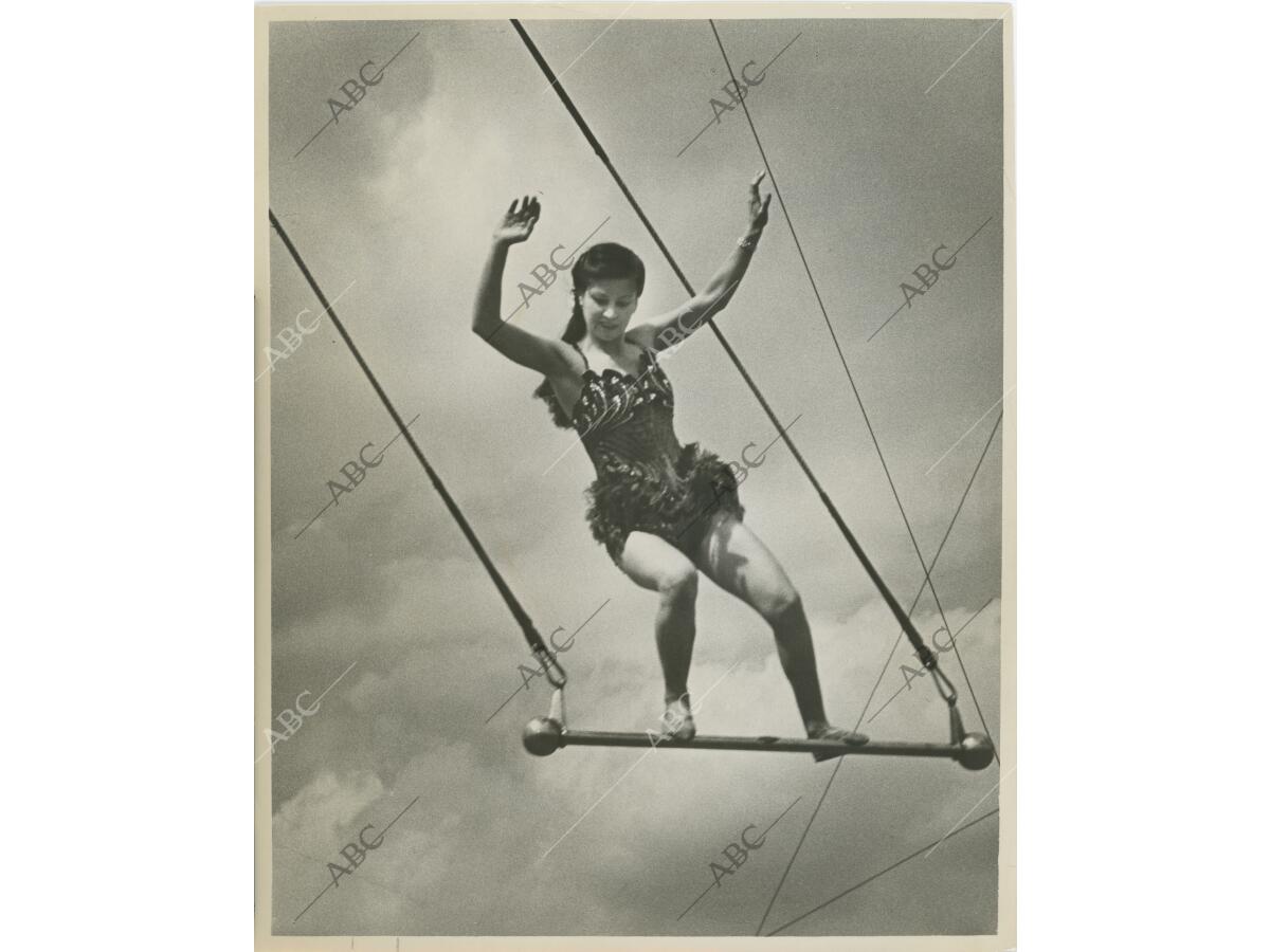 Pinito del Oro subida a un trapecio - Archivo ABC