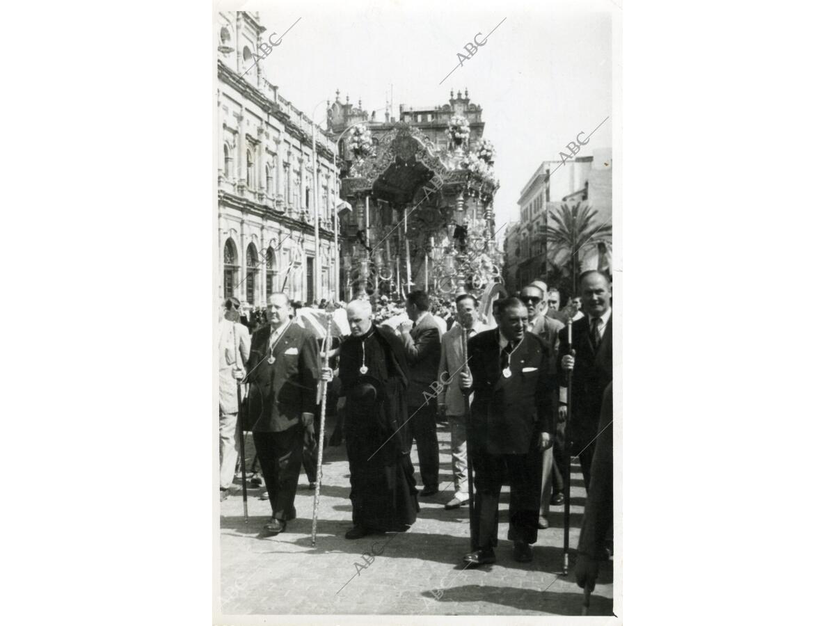 Hacia 1956, fecha en la que era hermano mayor José María Domenech ...