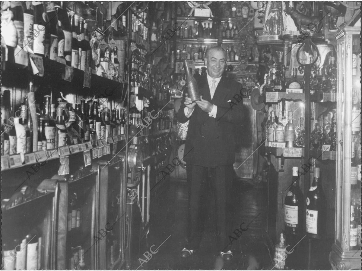 Pedro chicote en su museo de Bebidas - Archivo ABC