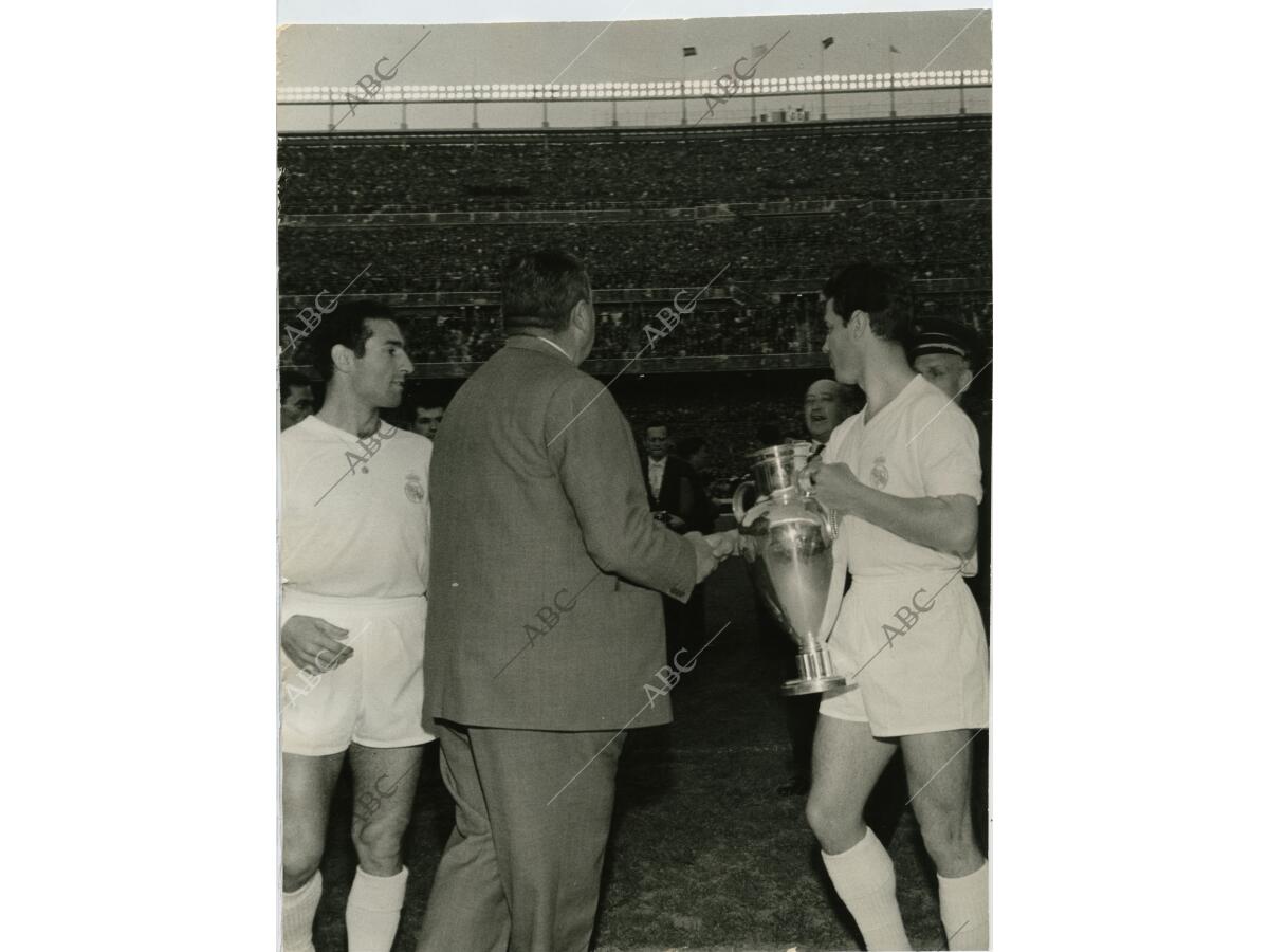 En la imagen, el presidente blanco junto a José María Zárraga y ...