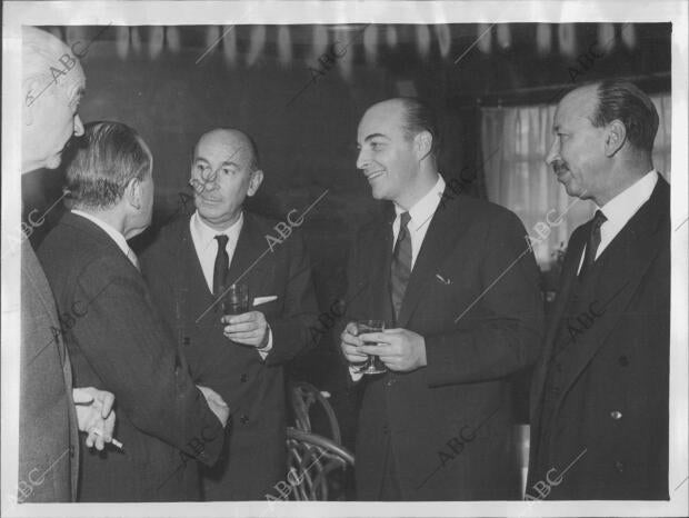 El insigne doctor Arthur Kornberg, premio Nobel de Medicina, en el ...