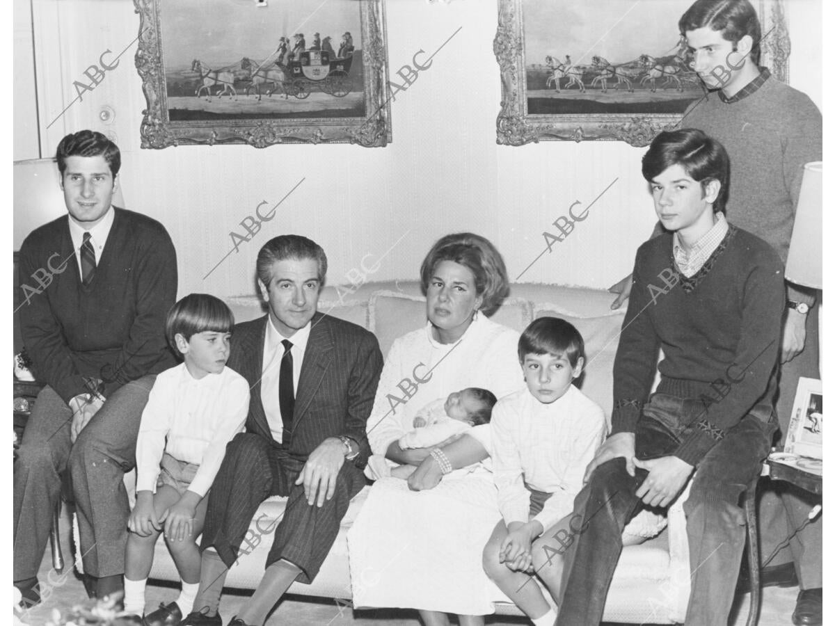 Los Duques de Alba, María del Rosario Cayetana Fitz James Stuart y Luis ...