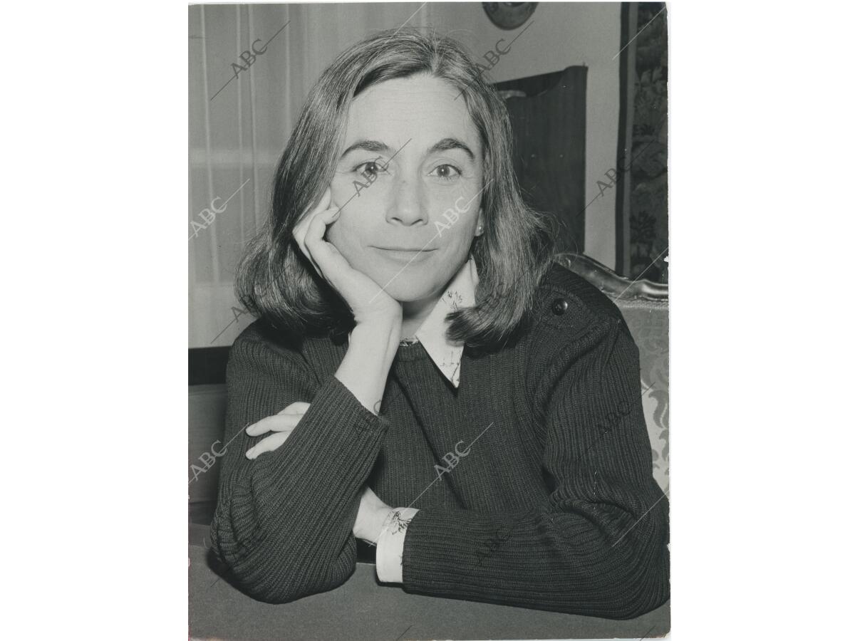 Carmen Martín Gaite, posando durante una entrevista para ABC - Archivo ABC