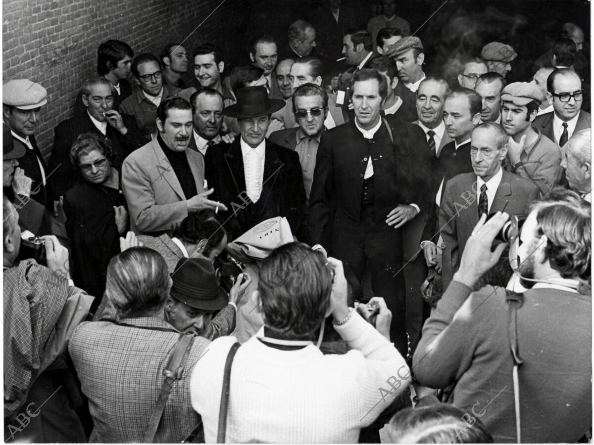 Luis Miguel Dominguín y Bienvenida - fecha Aprox - Archivo ABC