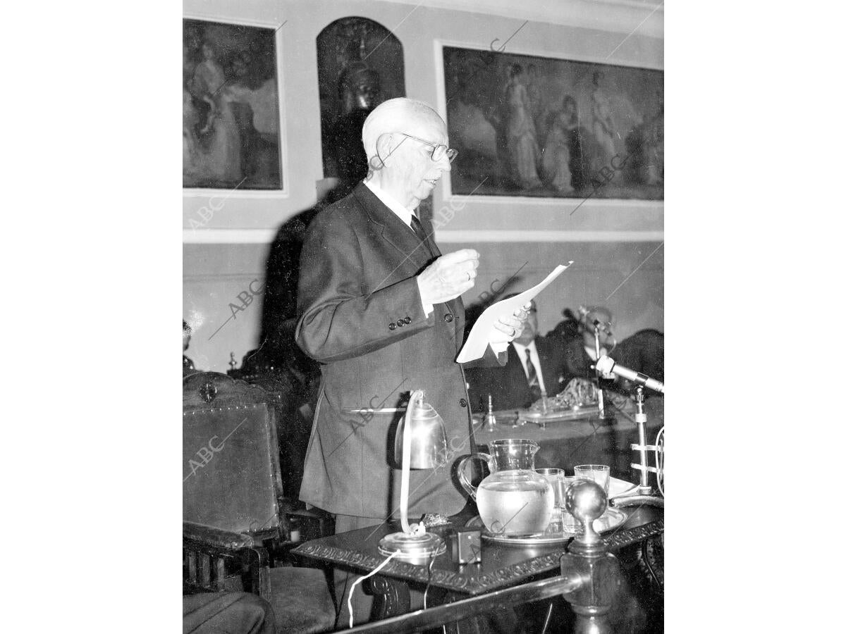 José María Pemán en un discurso - Archivo ABC