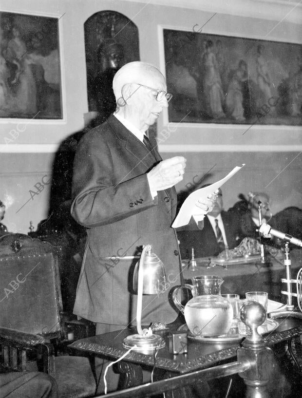 José María Pemán en un discurso - Archivo ABC