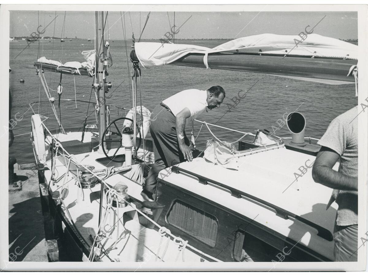 Don Juan de Borbon en el Yate Giralda - Archivo ABC