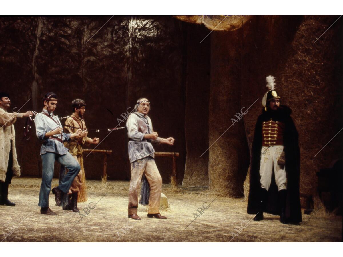 José María Rodero en una escena de la obra "Historia de un caballo ...