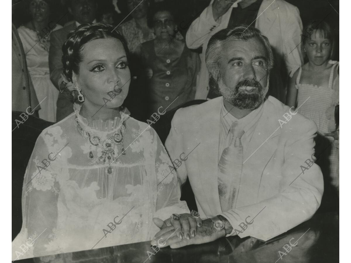 Sara Montiel el día de su boda con Pepe Tous - Archivo ABC