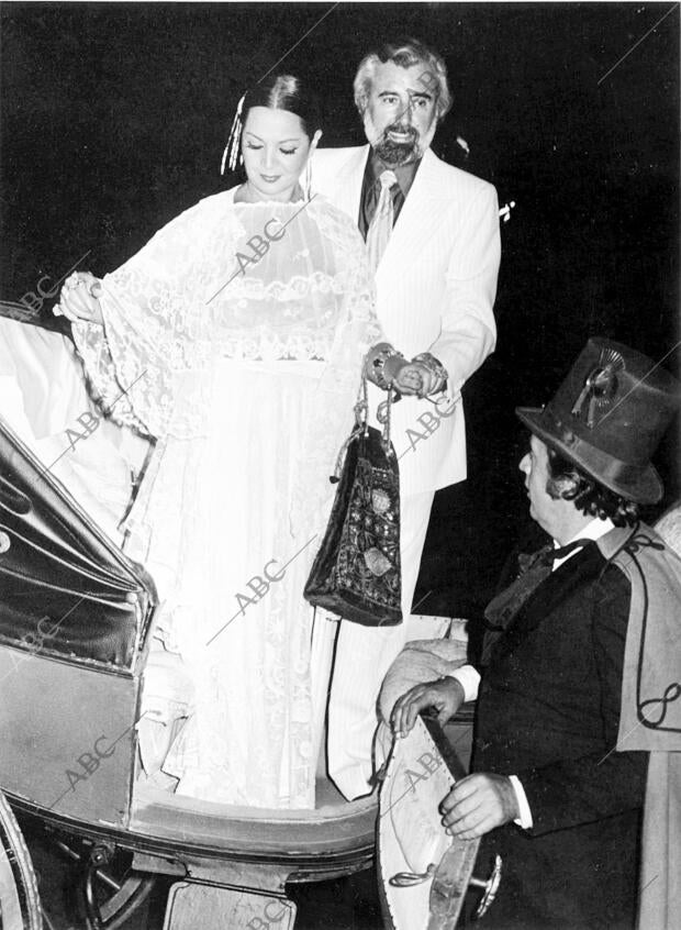 Sara Montiel y su marido, Pepe Tous, en un acto de promoción de su ...