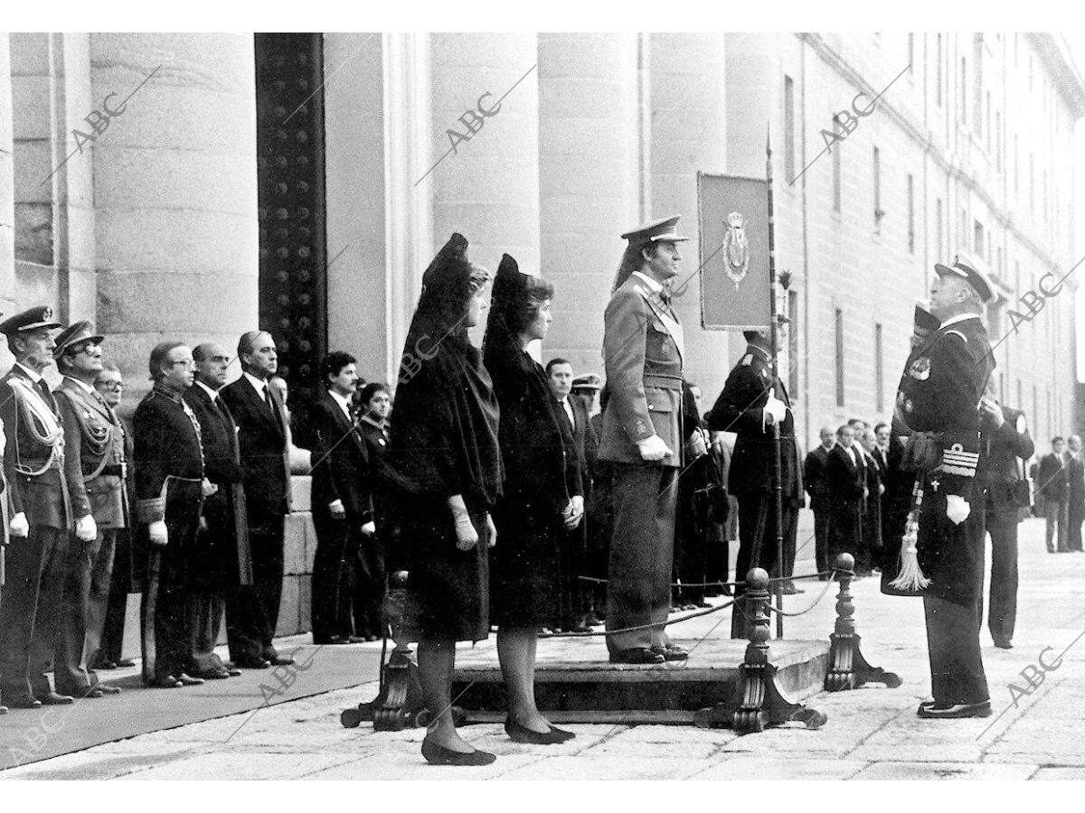Don Juan de Borbón se cuadra ante el Rey - Archivo ABC