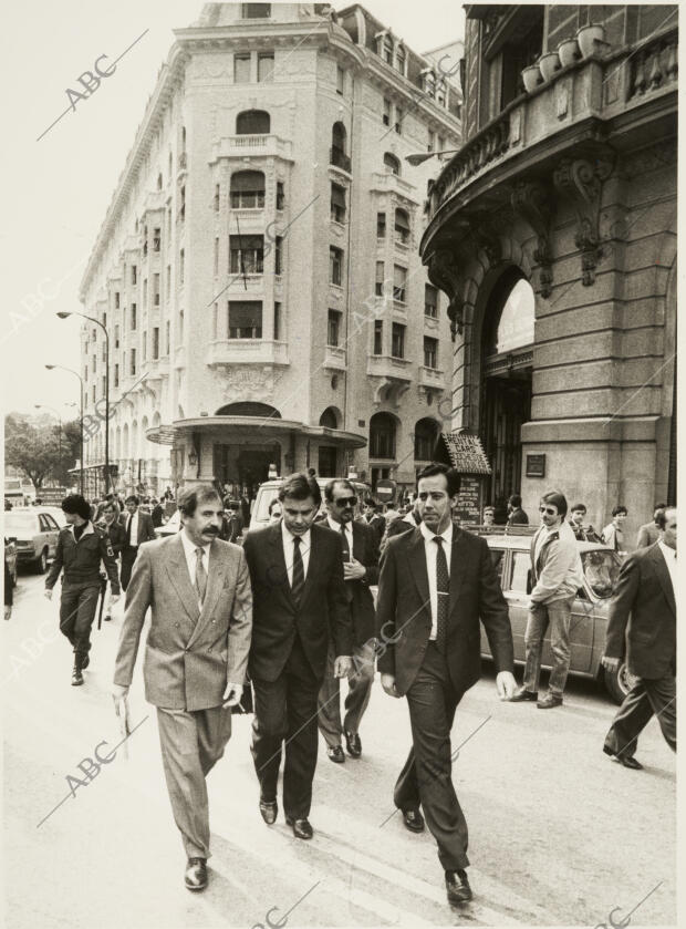 El presidente Felipe González, junto a Julio Feo en el Congreso de la ...