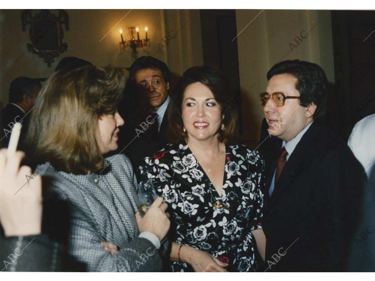 En la foto, de izquierda a derecha: Ana Tutor, Marichari González Vegas ...