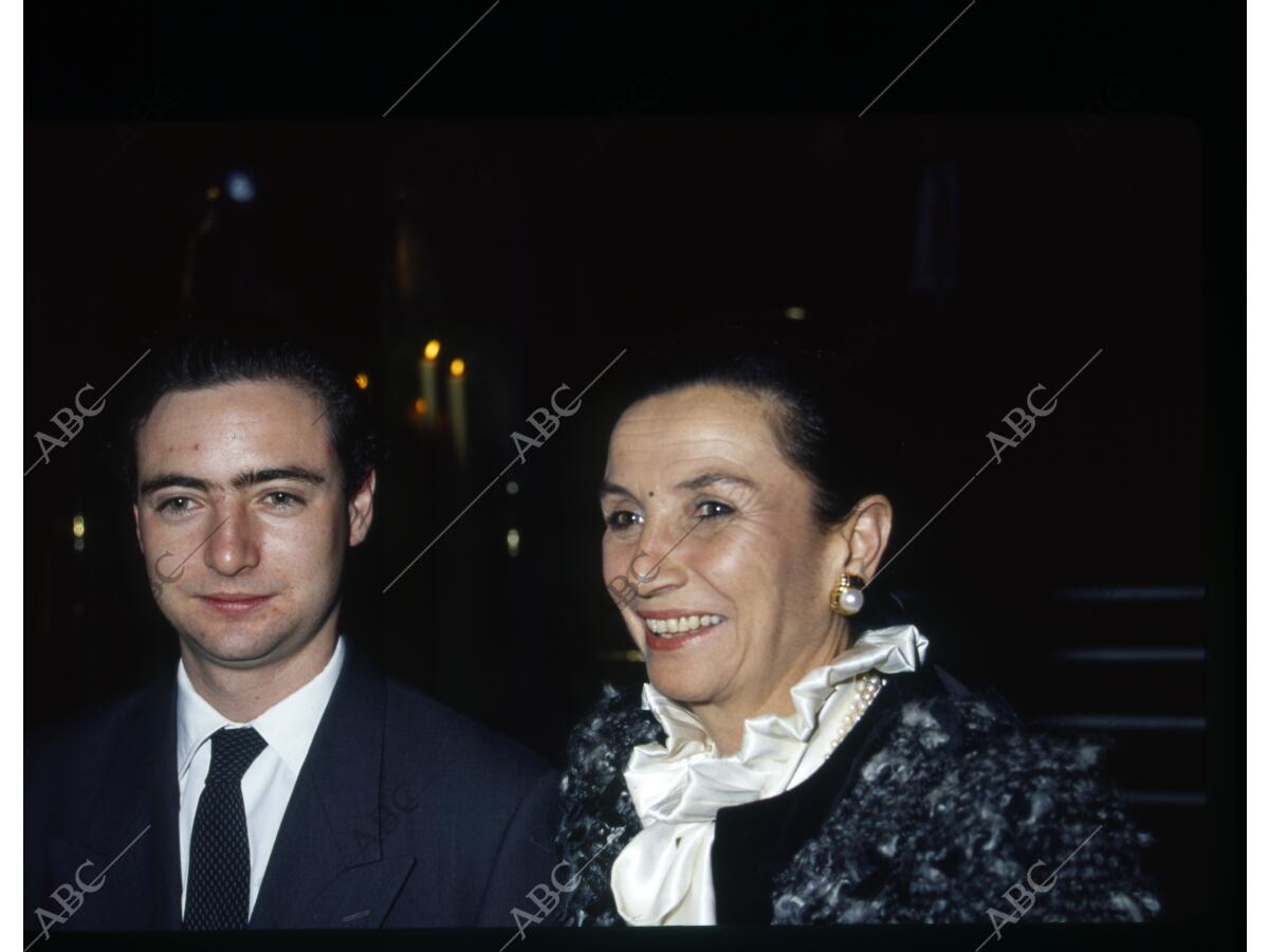 Charo Palacios, condesa de Montarco, con su hijo, Julio de Rojas ...