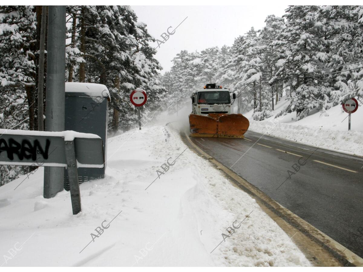 Imagenes de la Nevada Caida esta mañana sobre foto Jaime Garcia Archdc ...