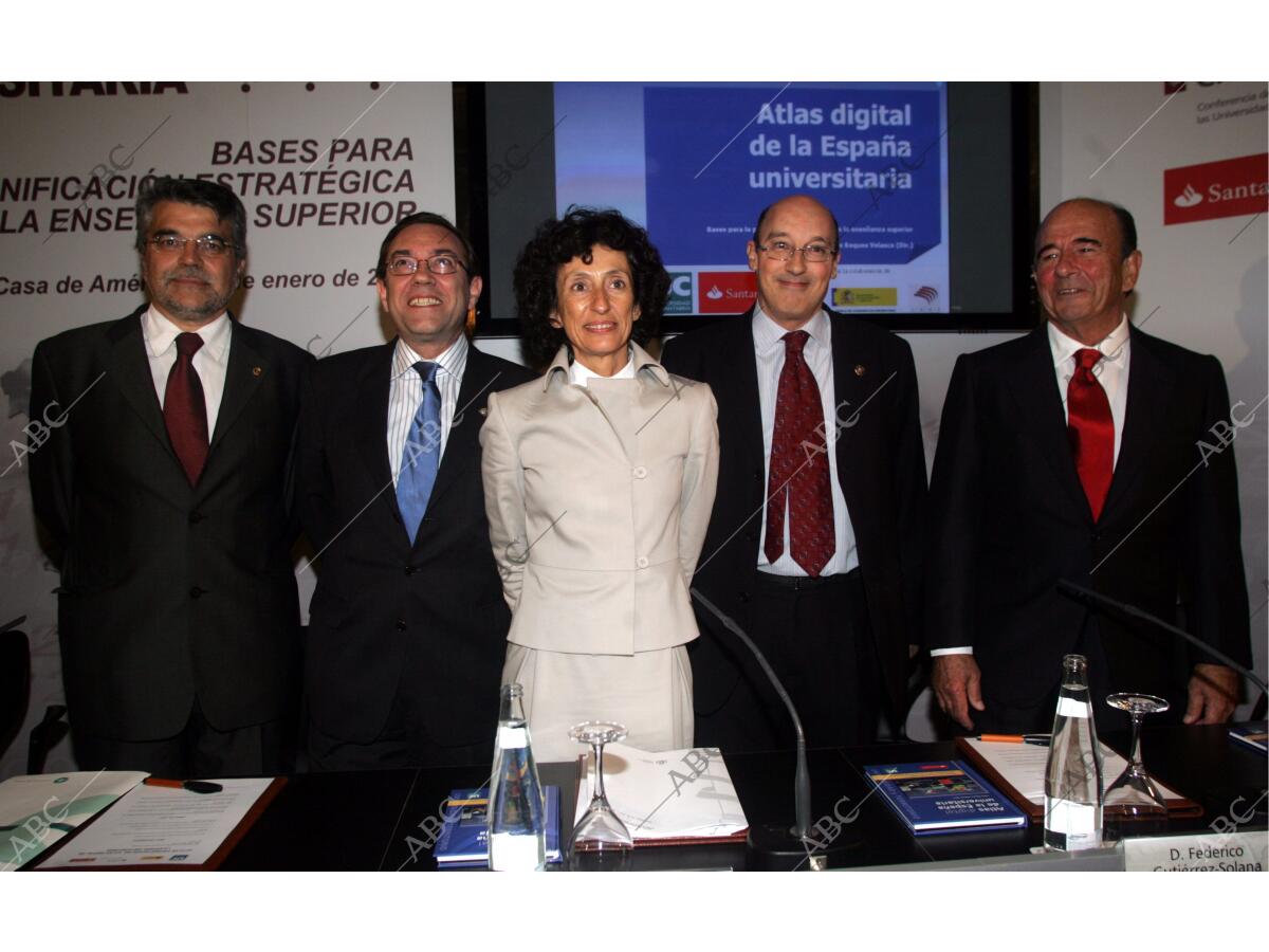 Izquierda, Pedro Reques, Juan Antonio Vazquez, Mercedes Cabrera ...