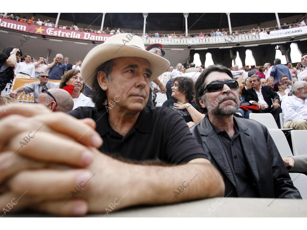 Serrat y Sabina en la plaza de toros Monumental - Archivo ABC