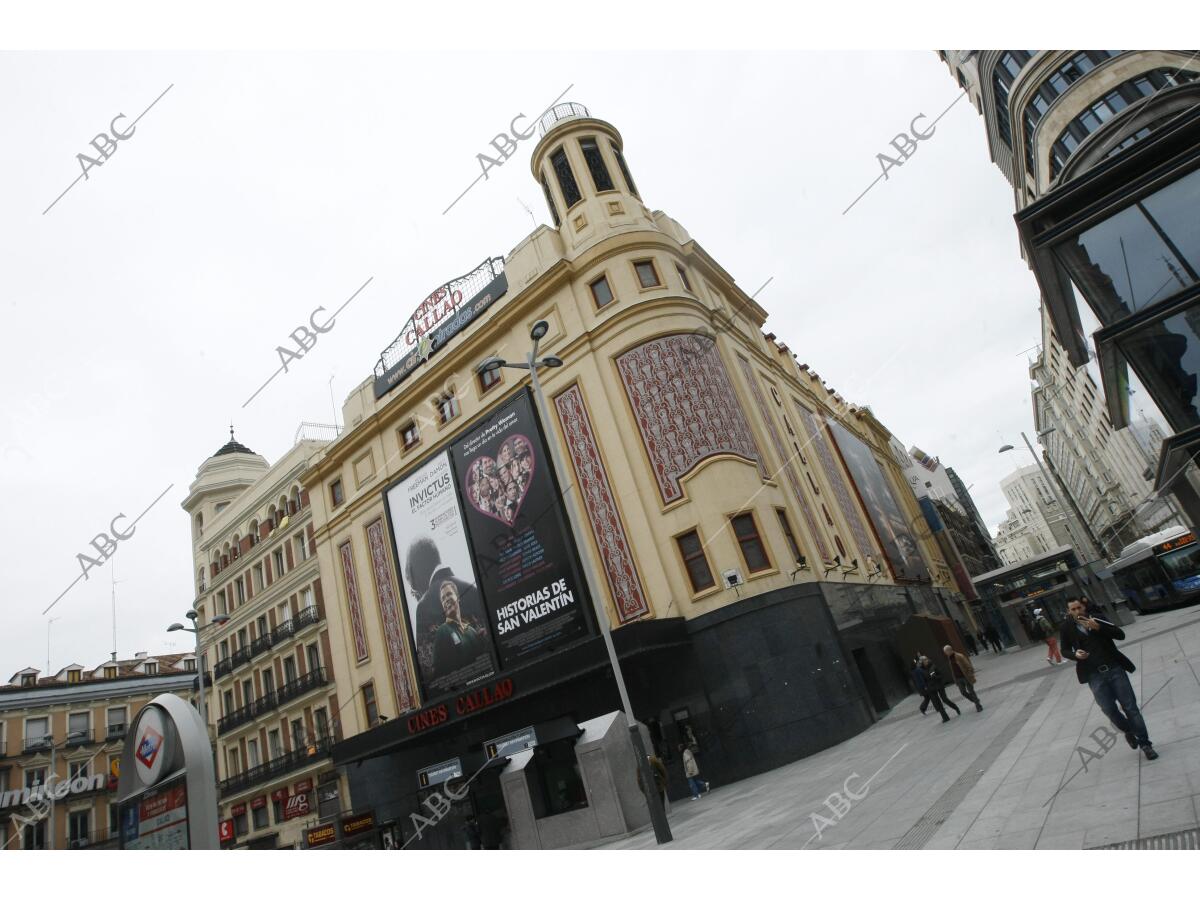 fachada del cine Callao con motivo del centenario de la gran Via foto ...