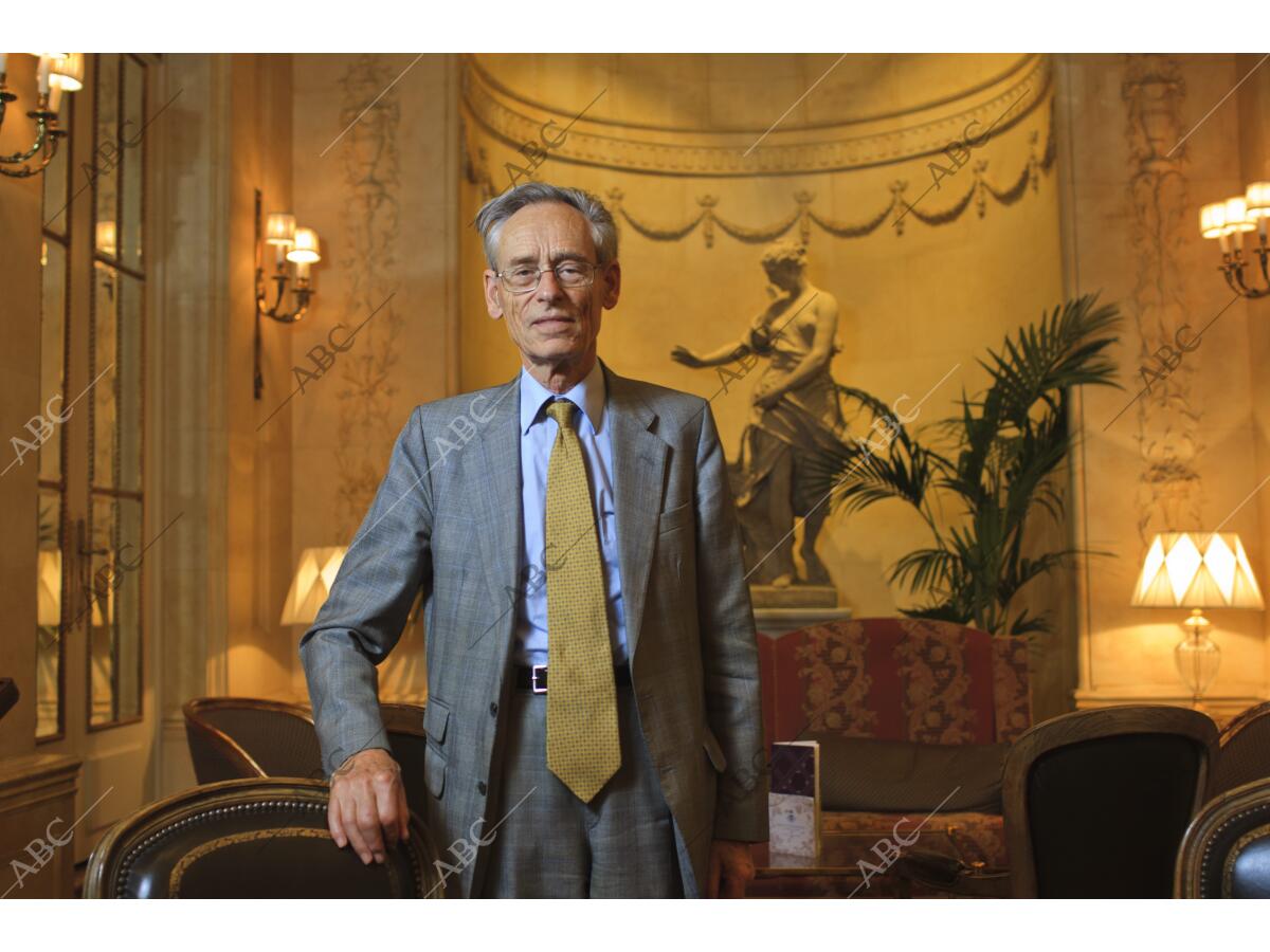 entrevista con el historiador británico John Elliot en el hotel Ritz ...
