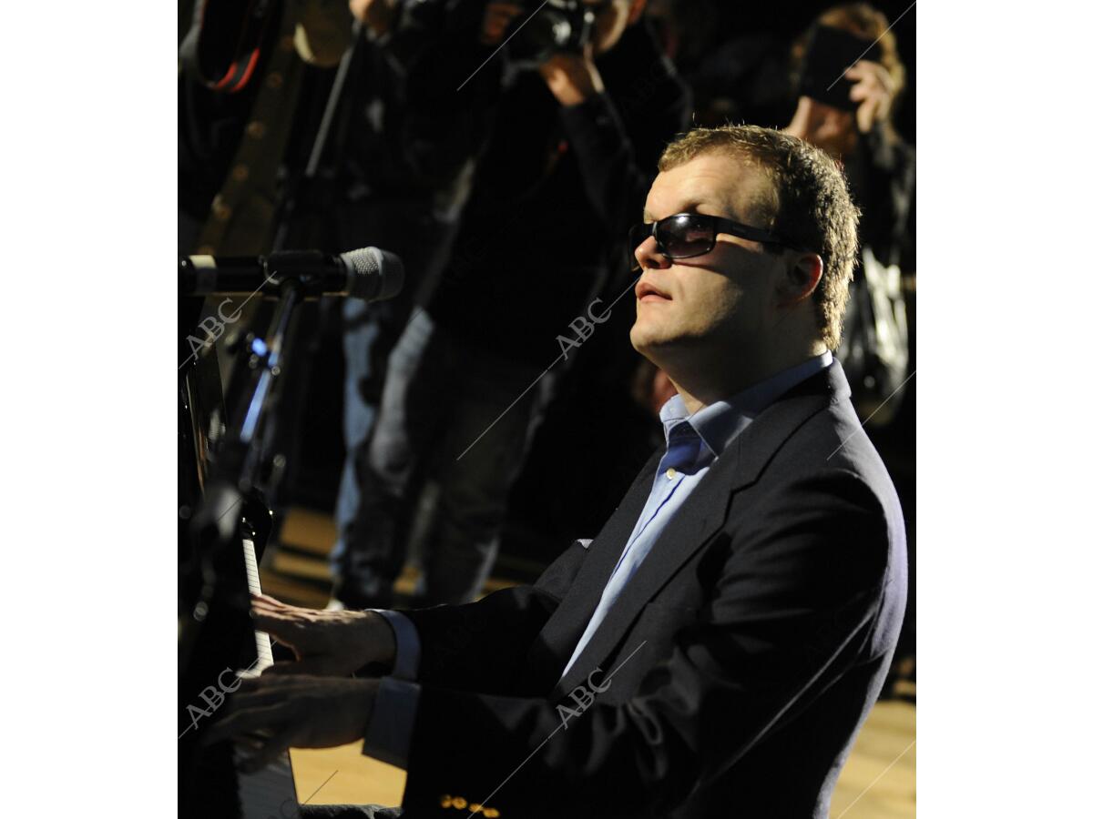 encuentro con un Derek Paravicini, pianista ciego y autista que se ...