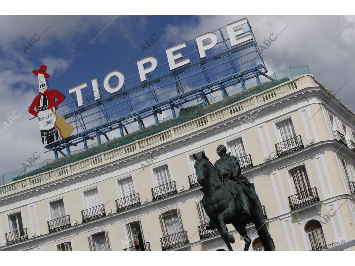 Cartel de Tio pepe en su nueva Ubicacion de la puerta del sol Foto ...
