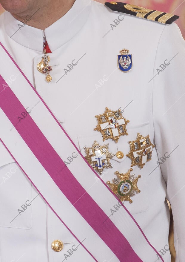 Reciben a una representacion de los tres ejercitos y la Guardia Civil ...