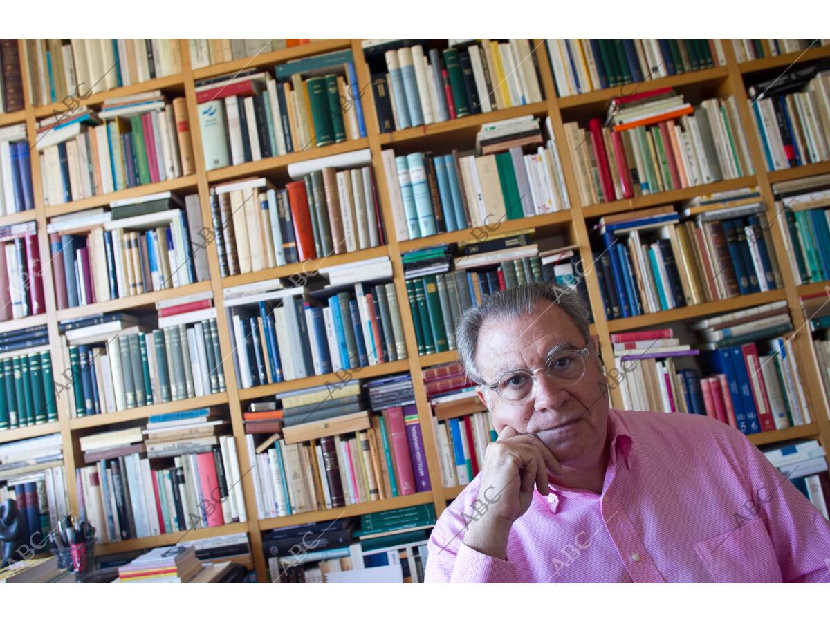 El poeta valenciano Jaime Siles - Archivo ABC