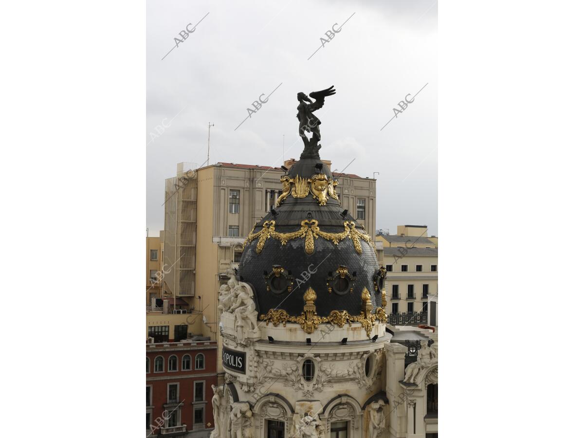 Detalles de la Victoria Alada del edificio Metrópoli - Archivo ABC