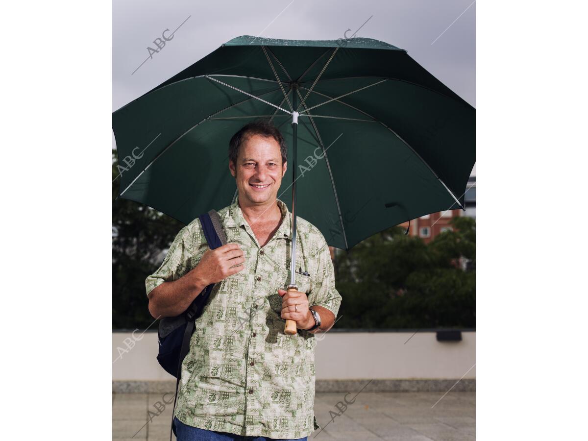 Entrevista al periodista George Packer, autor de «El desmoronamiento ...