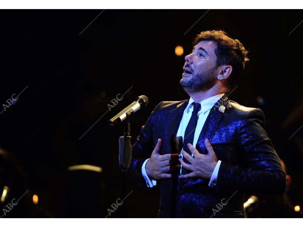 Concierto de Miguel Poveda en el teatro Real - Archivo ABC Concierto de Miguel Poveda en el teatro Real - Archivo ABC