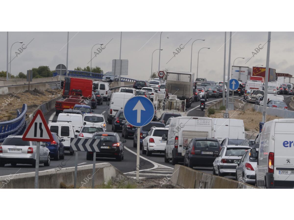 Atascos de tráfico esta mañana en la variante de la M40 sur A4, acceso ...