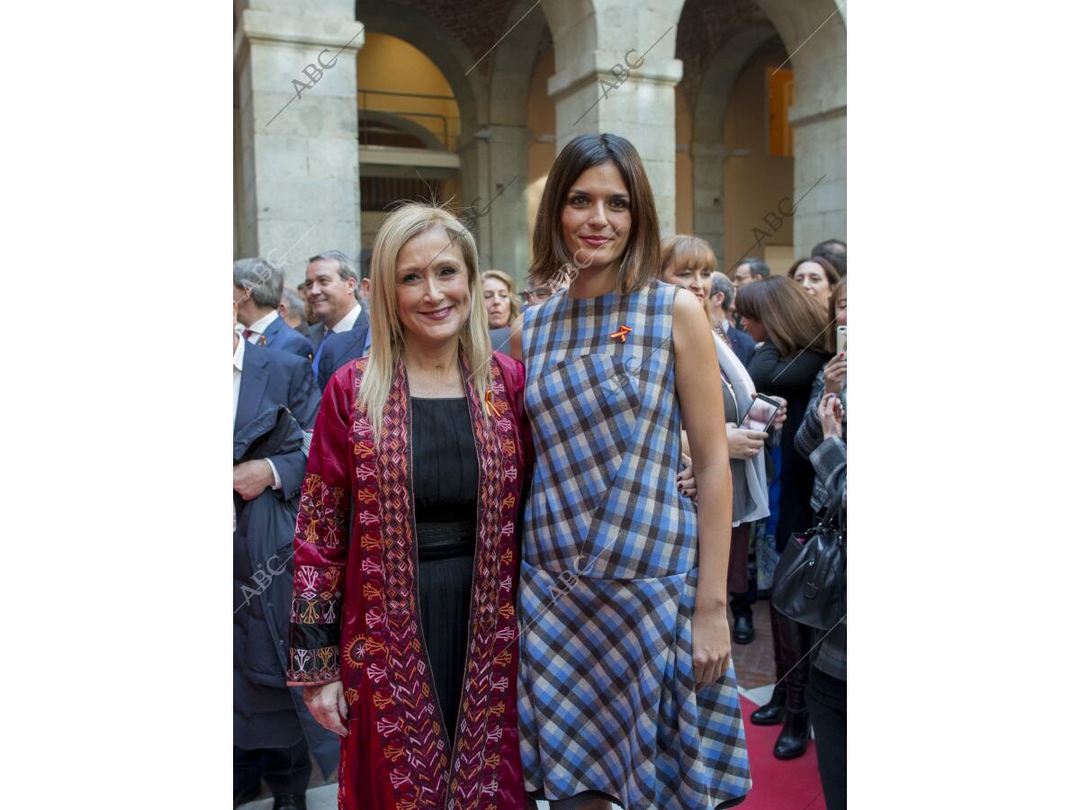 ) con la cantante María Reyes, que interpretó «Mi querida españa ...