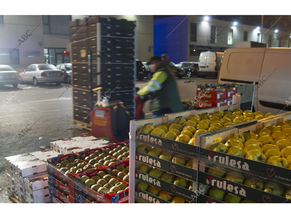 Zona de frutas y verduras, en el centro de mercancías perecederas ...