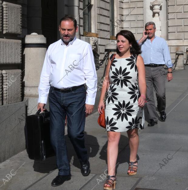 José Luis Ábalos y Adriana Lastra a su llegada al Congreso de los ... José Luis Ábalos y Adriana Lastra a su llegada al Congreso de los ...