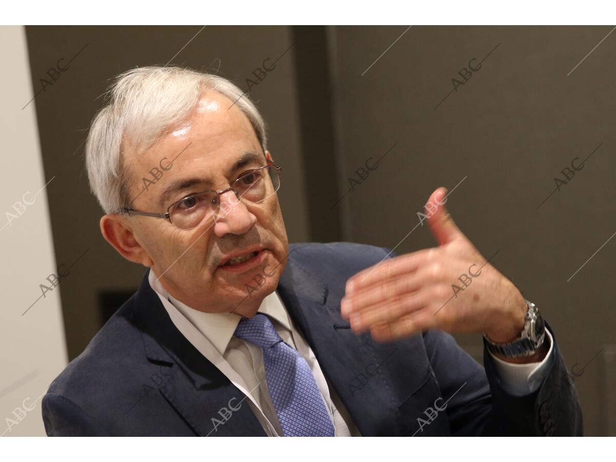 Entrevista a Christopher Pissarides, Nobel de Economía, tras intervenir ...