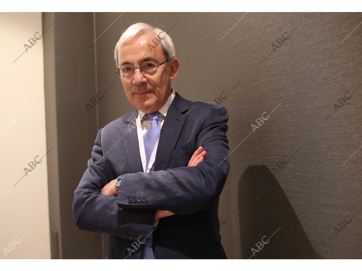Entrevista a Christopher Pissarides, Nobel de Economía, tras intervenir ...