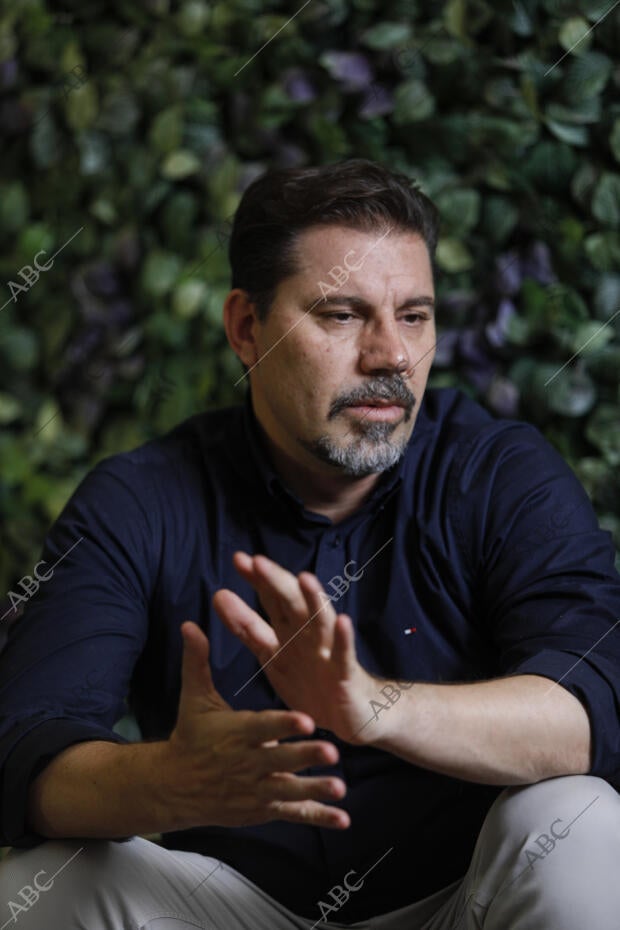Sergio Pablos, director del film de animación «Klaus» (y la productora ...